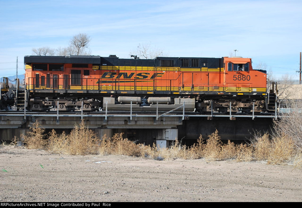 BNSF 5880